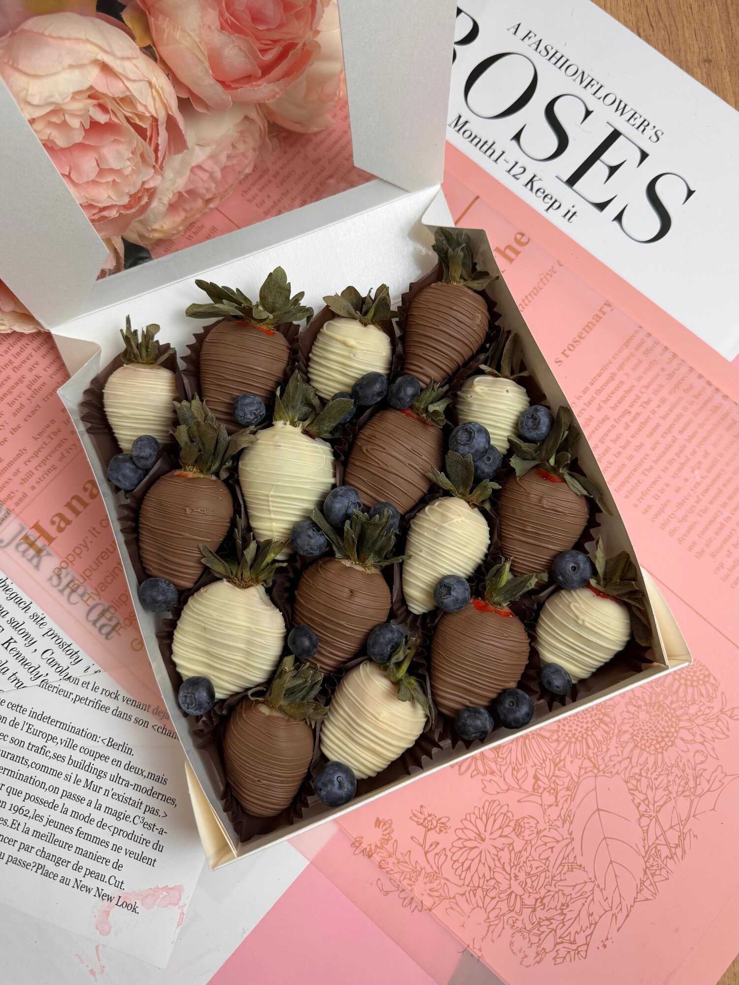 Набор клубники в шоколаде 16-25 ягод с полосками