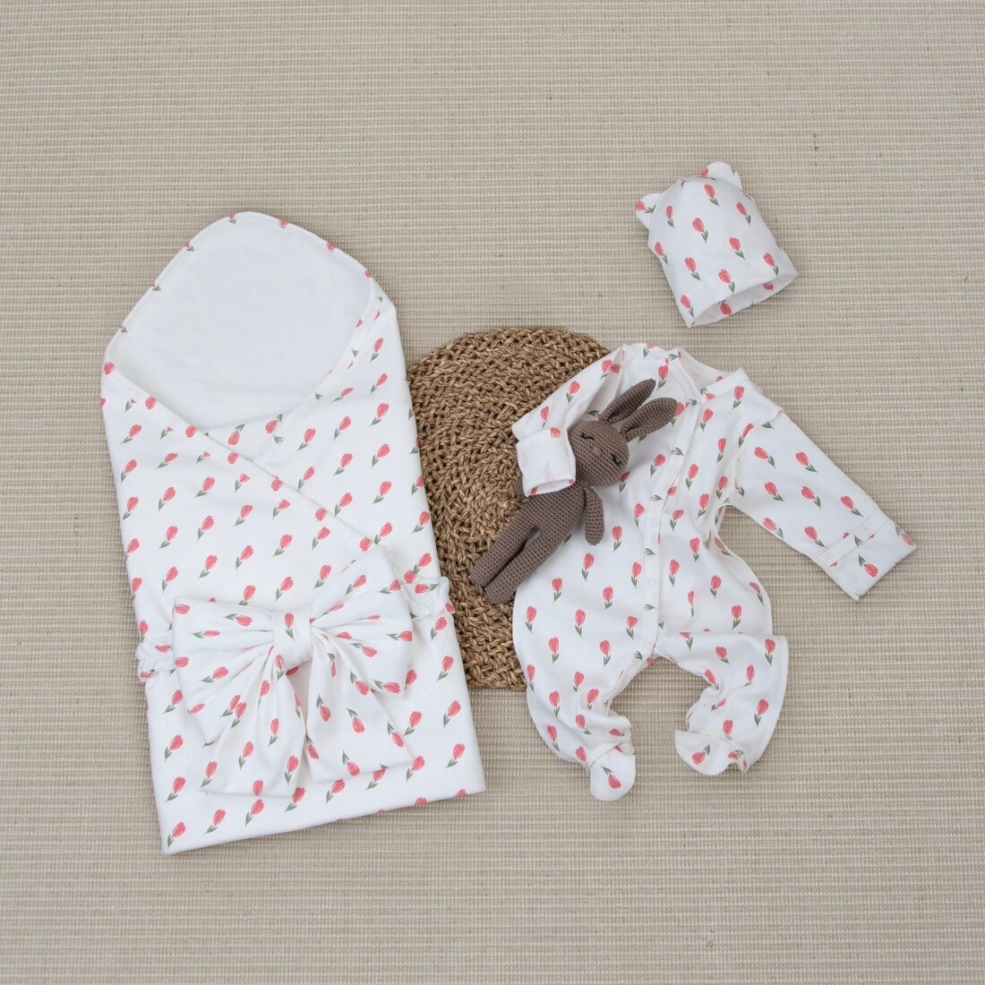 Комплект на выписку 4 предмета "Тюльпанчики. Плед" лето