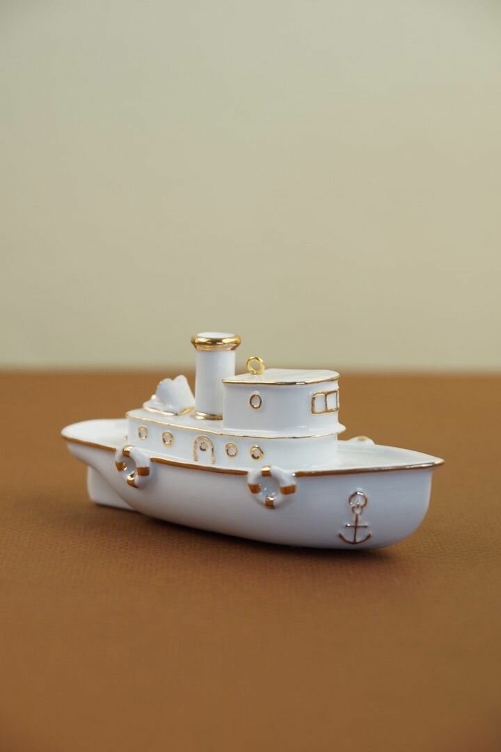 Ёлочная игрушка "Пароход". Ярославская майолика. Керамика ручной работы. Сделано в России.