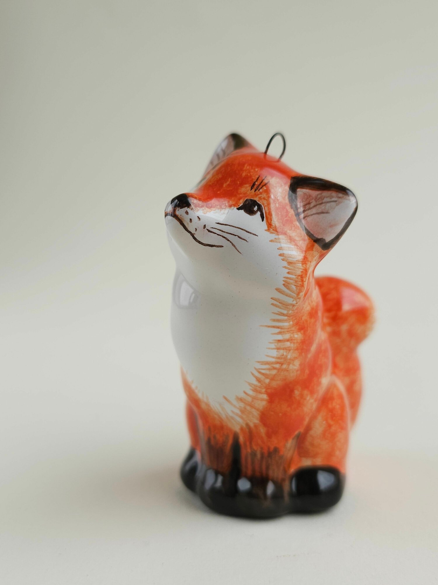 Ёлочная игрушка "Лисичка". Ярославская майолика. Керамика ручной работы. Сделано в России.