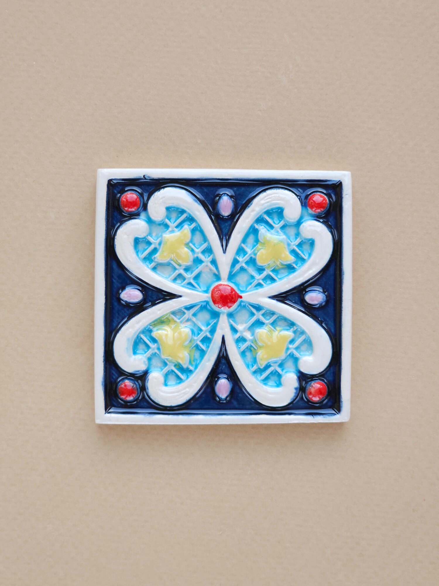 Цветок (магнит). Ярославская майолика. Керамика ручной работы. Сделано в России.