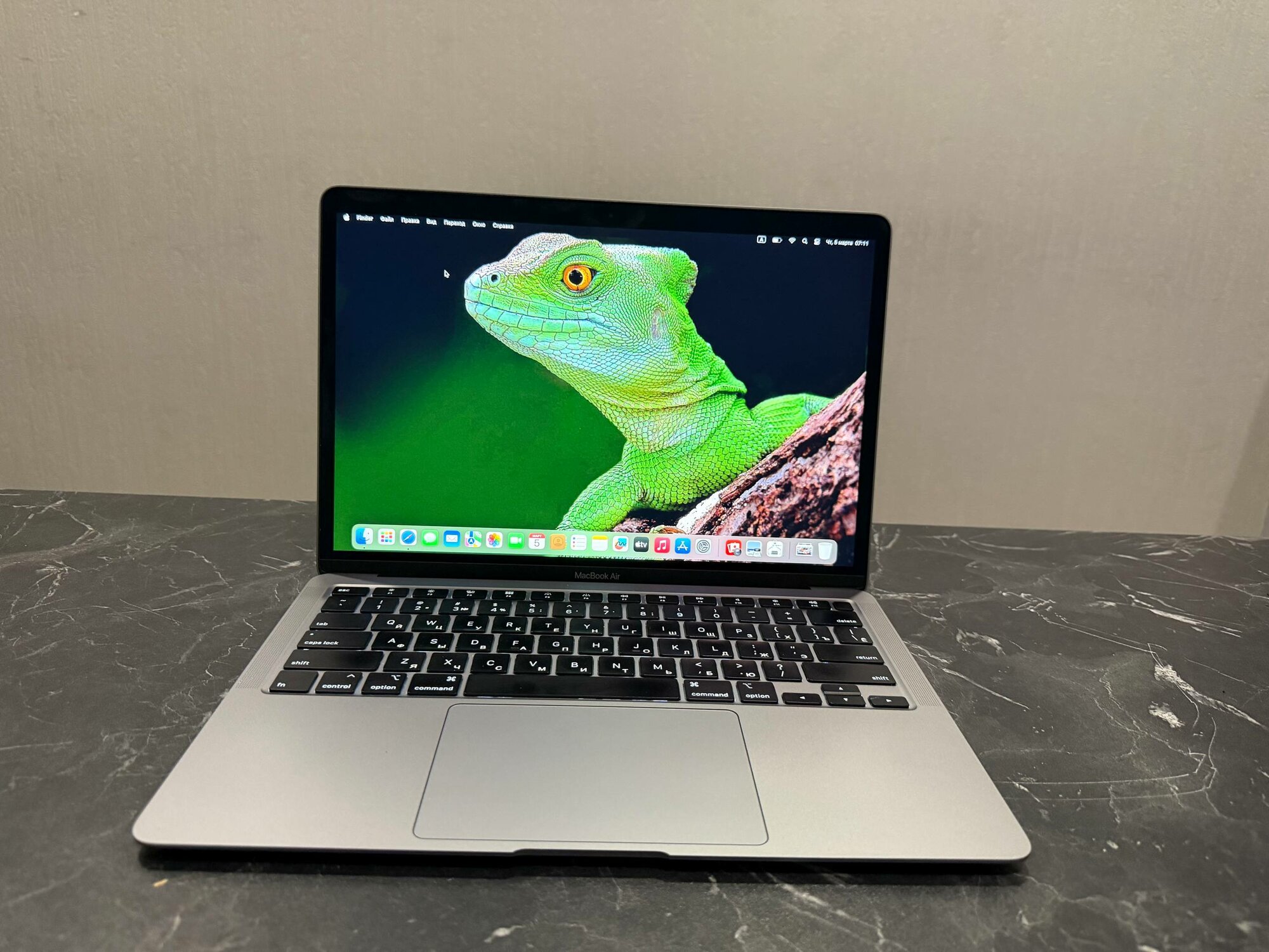 Ноутбук MacBook Air 13 2020, 2560x1600, Intel Core i5 1,1 ГГц, 16/256 ГБ, Intel Iris Plus Graphics, MacOS, Серебристый