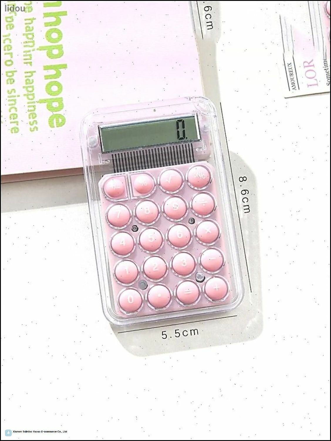 Милый и компактный мини-калькулятор ярких цветов, подходящий учащимся для решения задач или повседневных математических вычислений.