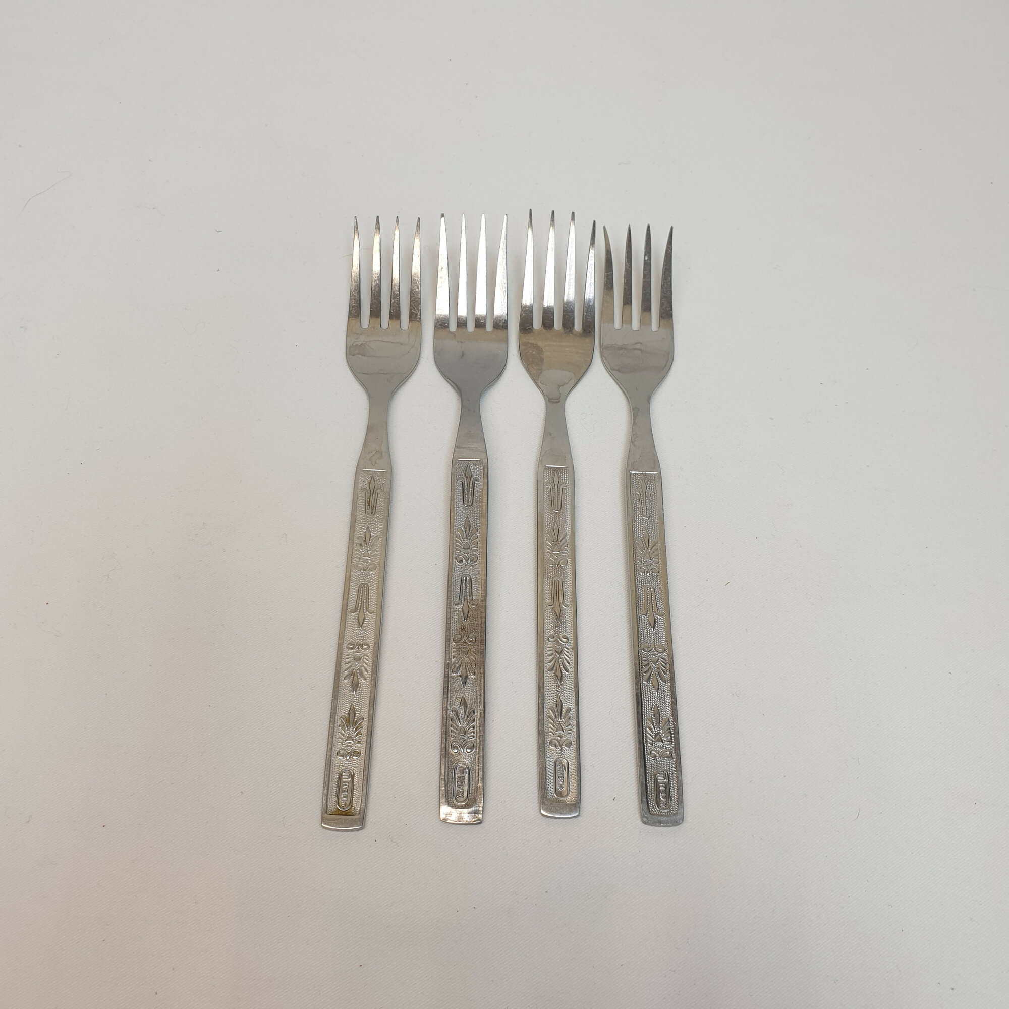 Набор столовых вилок 4 шт, нержавейка, погнуты зубцы. Винтаж, СССР.