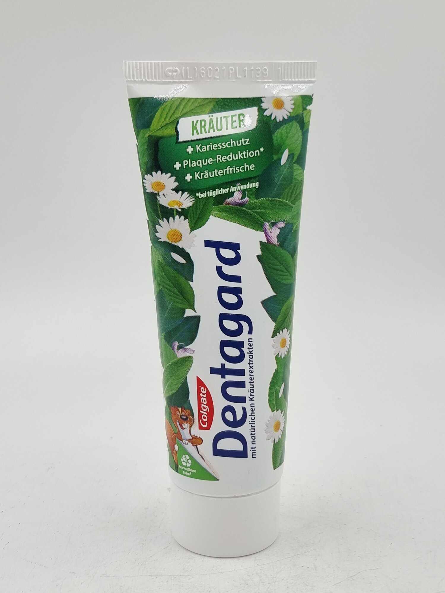 Зубная паста для взрослых и детей Colgate Dentagard с фтором и экстрактами трав, 75 мл