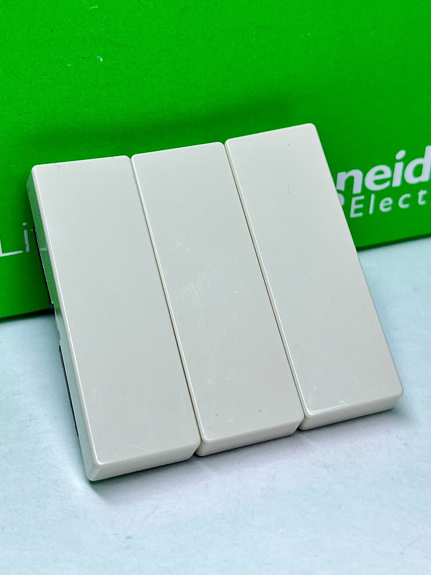 Клавиша тройная Schneider Electric MERTEN SYSTEM M, бежевый блестящий MTN312644