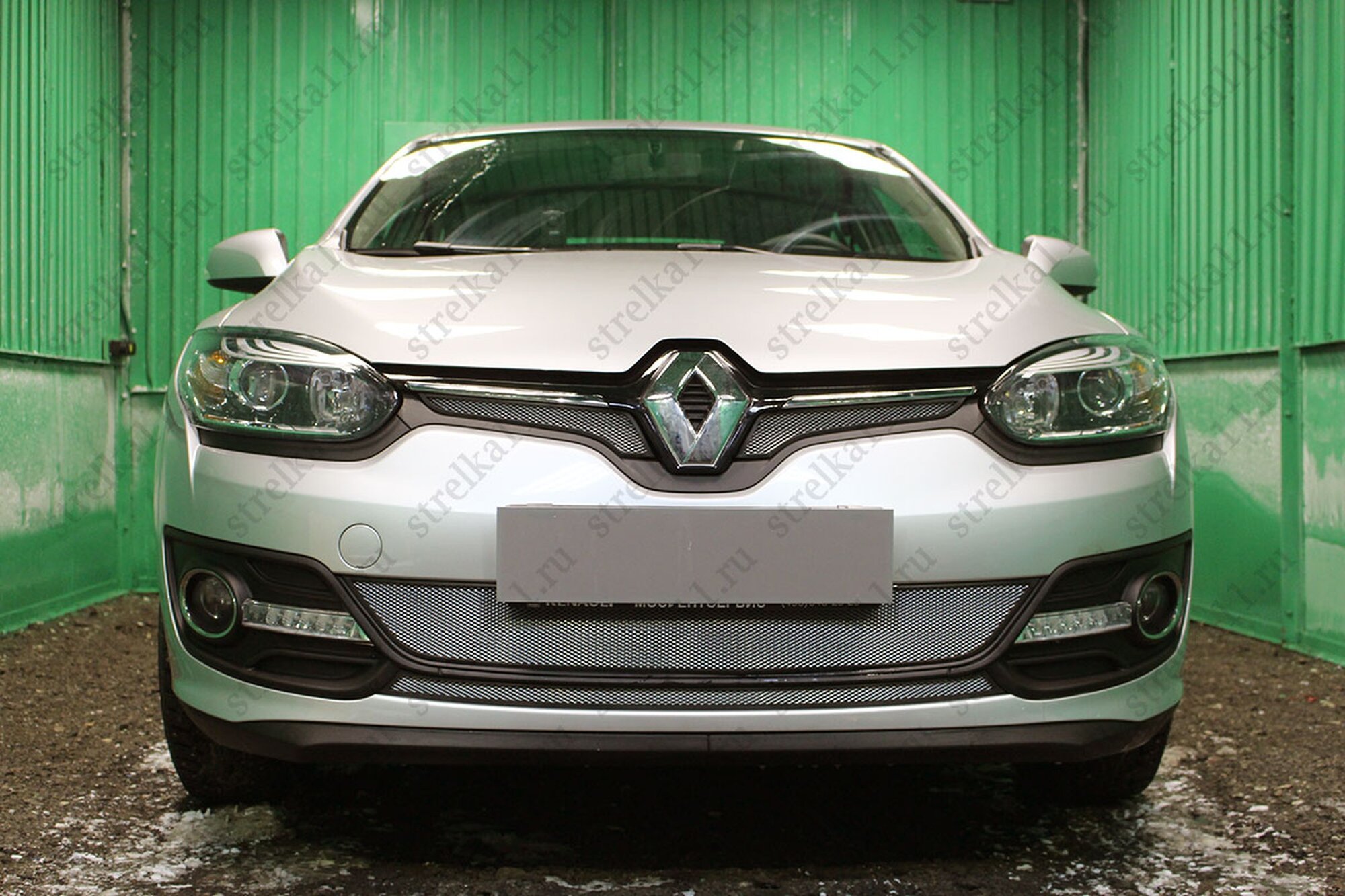 Защитная сетка радиатора с окантовкой и защелками для Renault Megane III (рестайлинг 2) 2014-, 4шт, хром