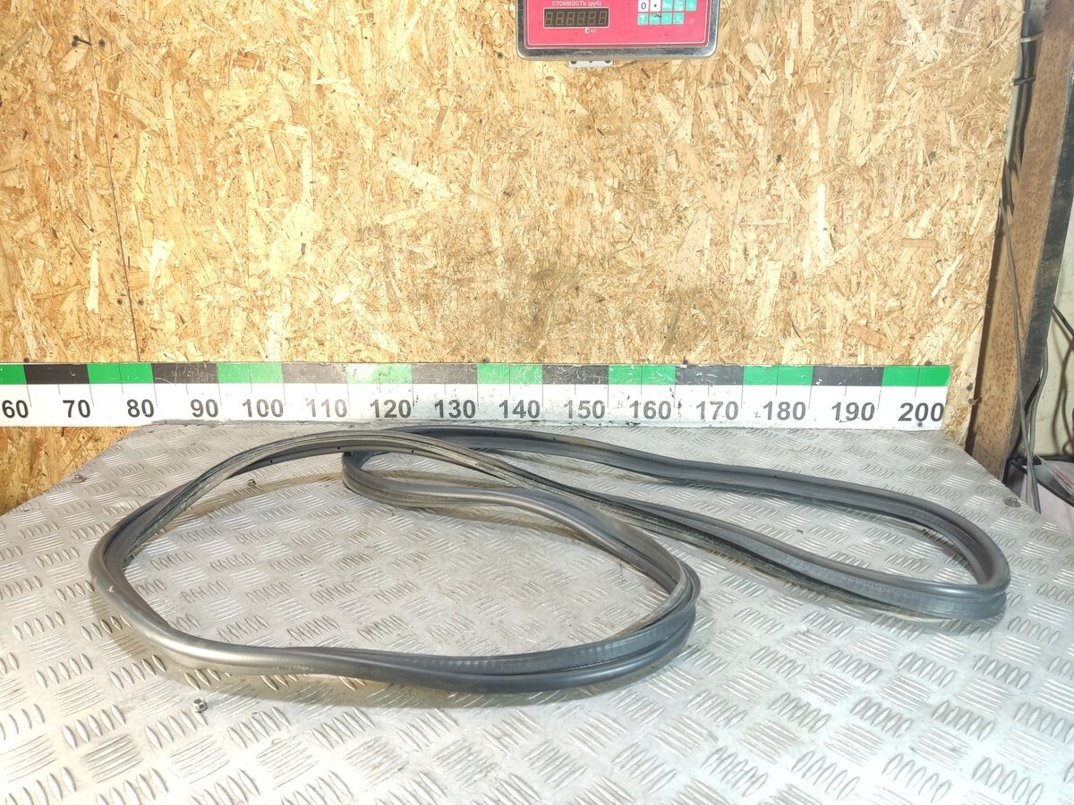 Уплотнитель багажника TOYOTA Camry v50 6446133090
