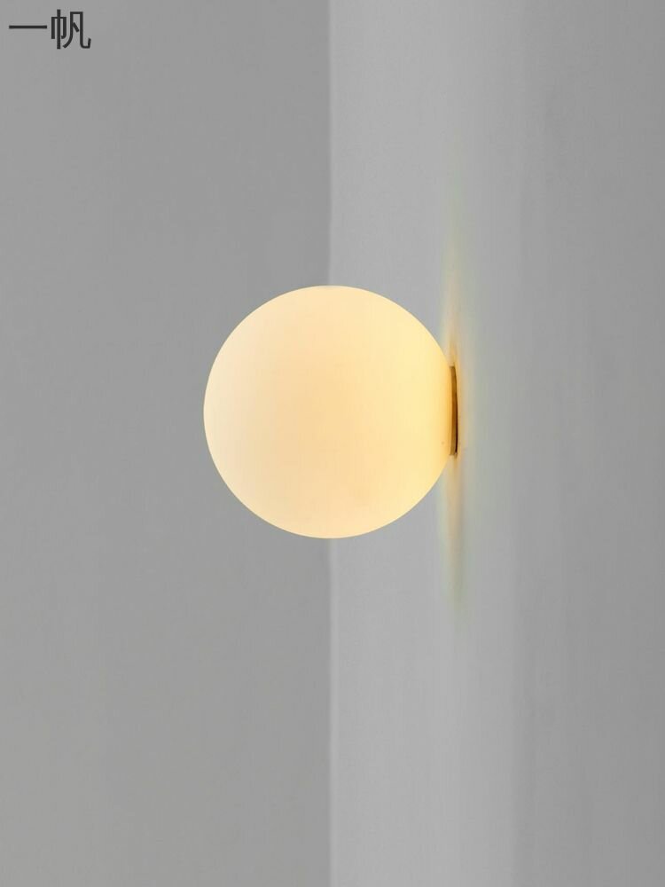 Настенный светильник