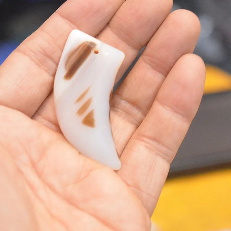 Бусины из агата, опалы, кварца и нефрита 30-80 мм Черный, разноцветный