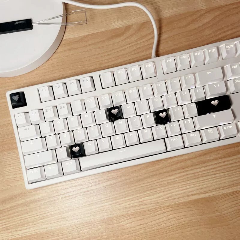Черные кейкапы для механической клавиатуры: ESC, Enter, Backspace, клавиши направленного ввода WASD, сменные кейкапы R3