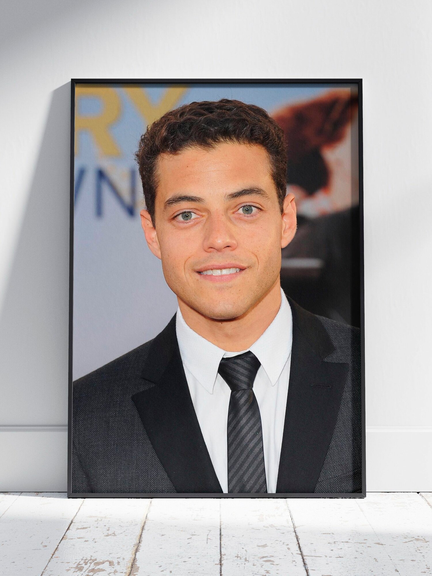 Плакат на стену для интерьера Рами Малек (Rami Malek 39) - Постер по актеру фильма, кино, сериала формата A4 (21x30 см)