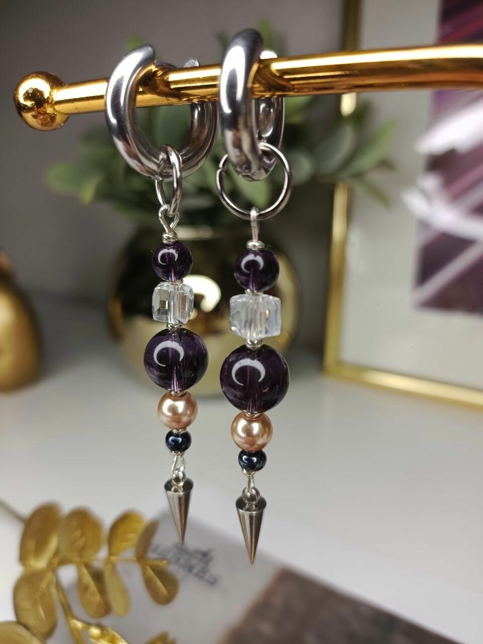 Серьги Amo Venezia, кристаллы Swarovski, стекло, бежевый, фиолетовый, серебряный — фото 1