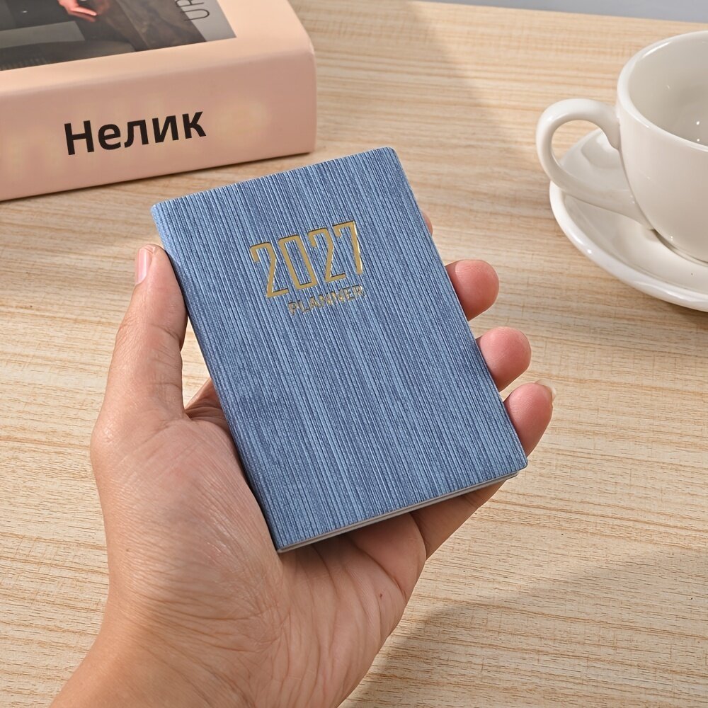 Ежедневник A7 на 2027 год на английском языке, 128 страниц (64 листа), еженедельник и ежедневный планировщик на 365 дней, обложка из PU-кожи, цвет джинсовый синий