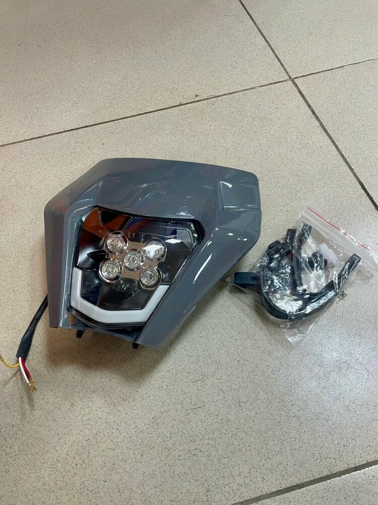 Светодиодная фара для эндуро мотоцикла тип КТМ с креплениями