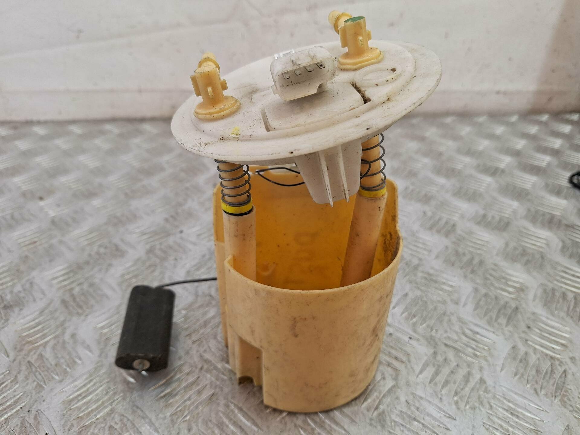 Датчик уровня топлива Renault Duster 2015 007122840132