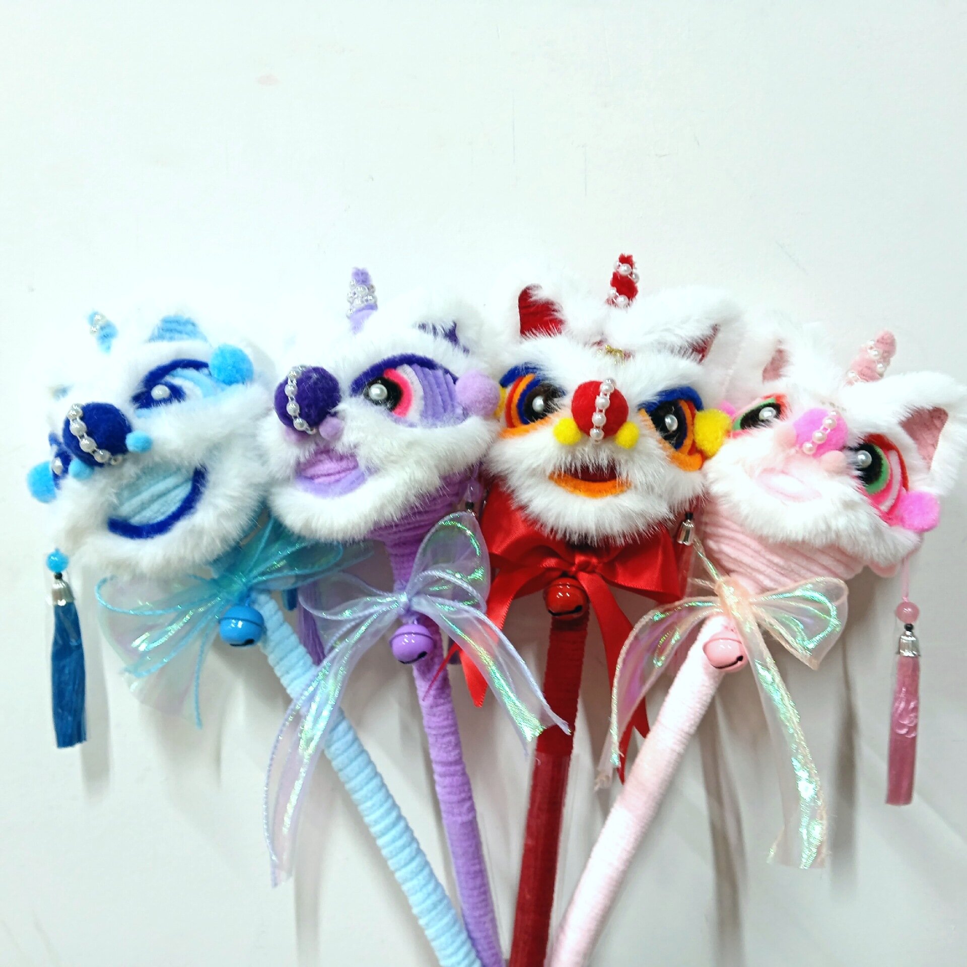 Пробуждающиеся львы готовые торсионные палочки оптовые киоски светящиеся DIY детские игрушки ручной работы новогодние