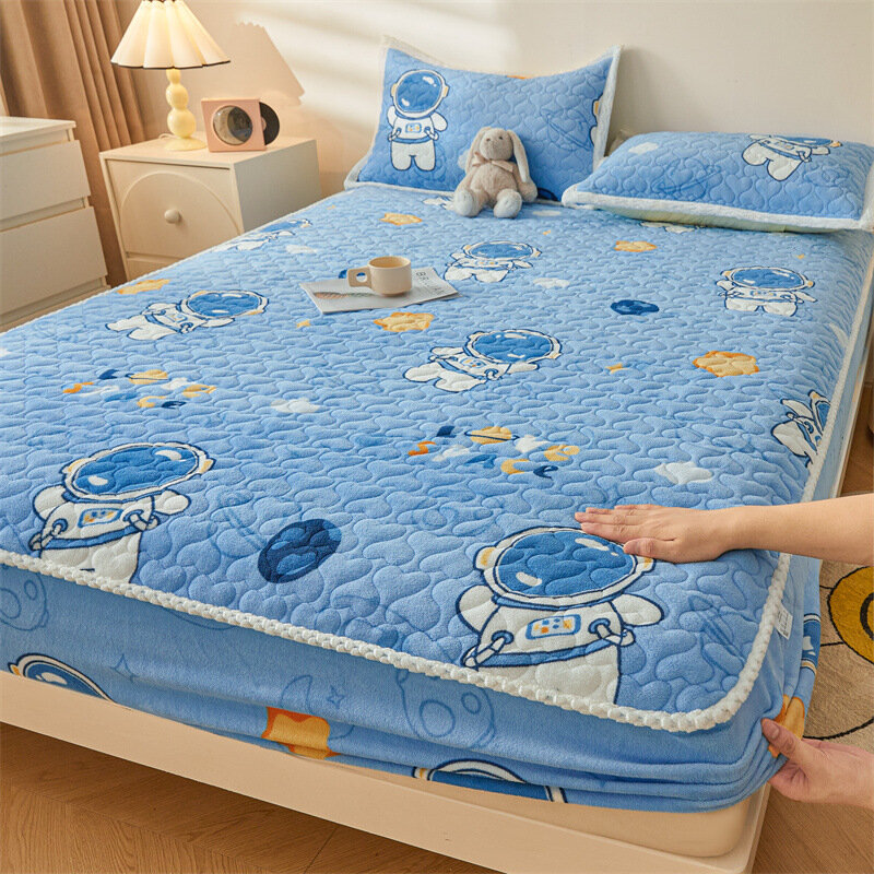 Новый осенне-зимний комплект из трех предметов: простыня из молочного бархата, утолщенный хлопковый матрасный протектор и чехол для кровати