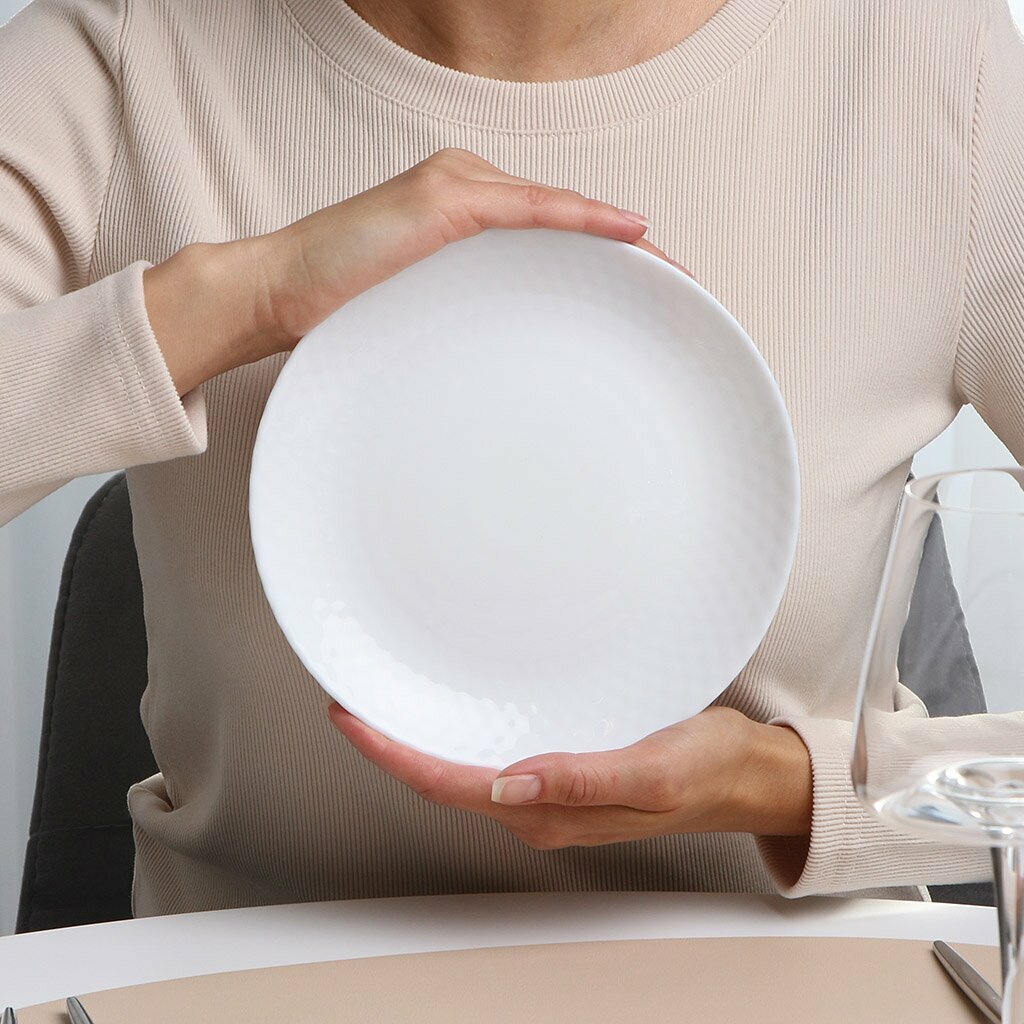 Тарелка десертная МФК Даймонд 19 см, белая стеклокерамика, круглая, для СВЧ и посудомоечной машины, артикул ZSP75