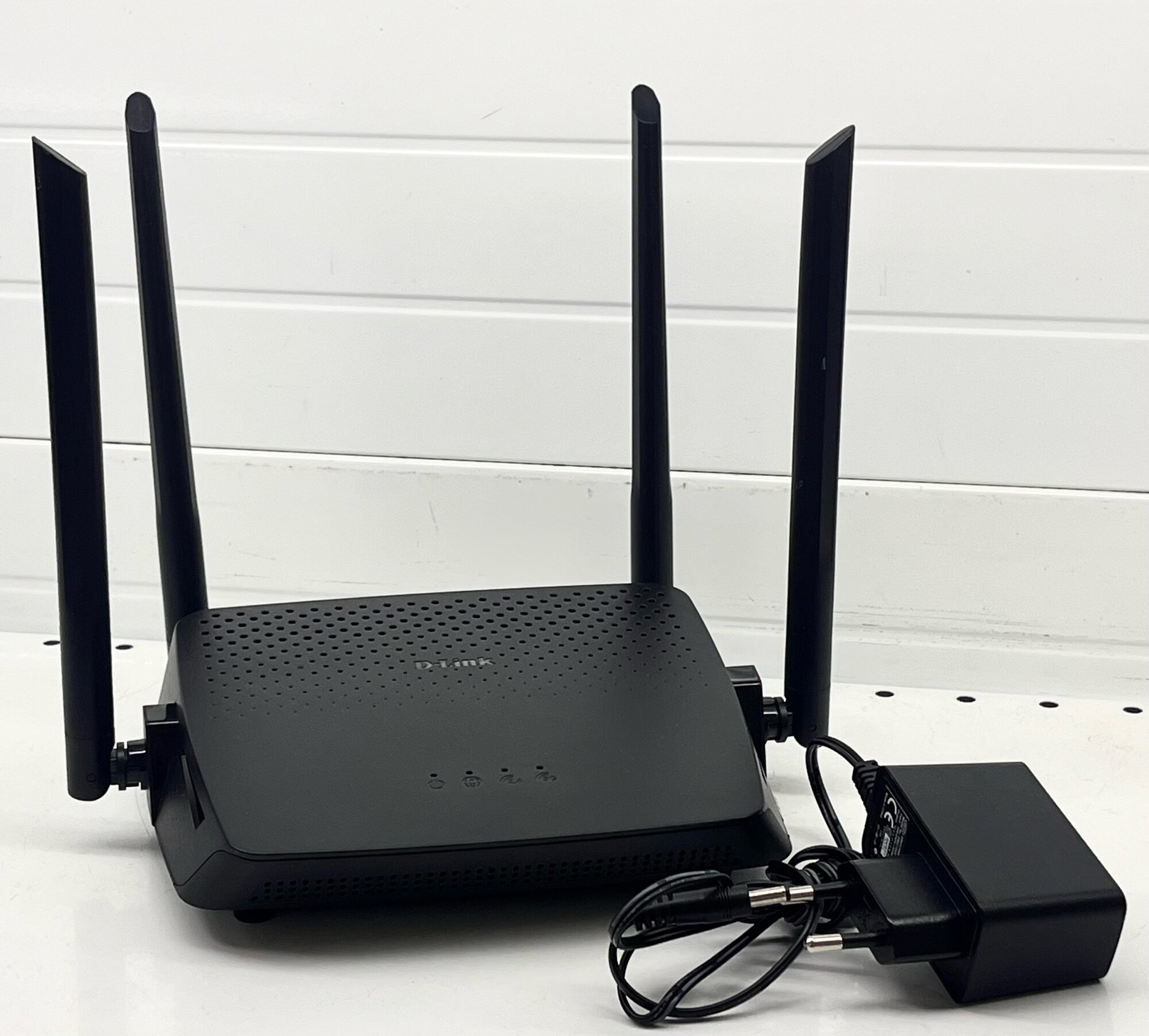 Wi-Fi роутер D-Link DIR-842, 2.4/5 Ггц, скорость соединения 1167 Мбит/с, чёрный