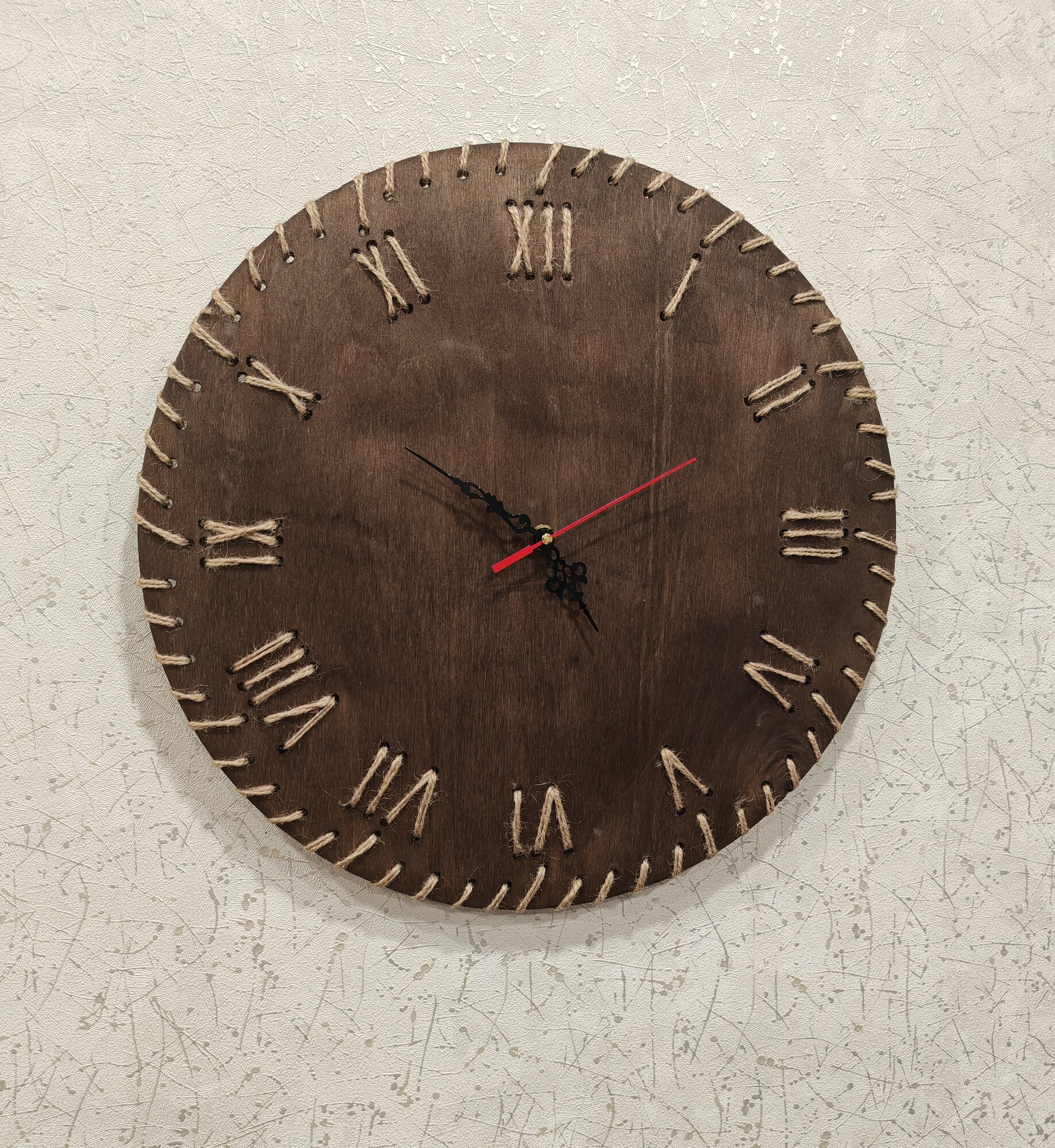 Часы из фанеры диаметр 40 см механические цвет коричневый, обмотка верёвкой. Стиль лофт.