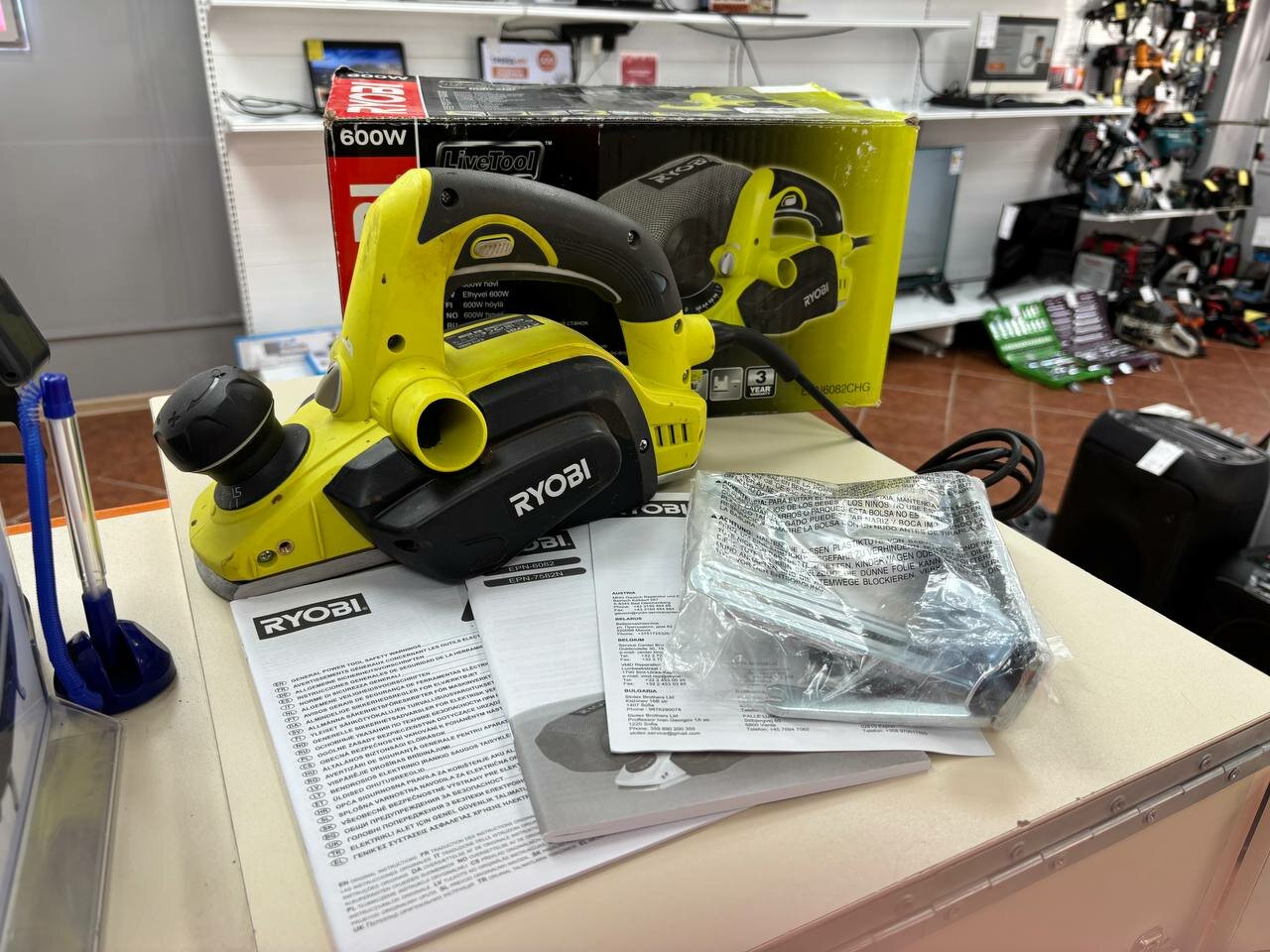 Электрорубанок Ryobi EPN6082CHG, б/у, уценка