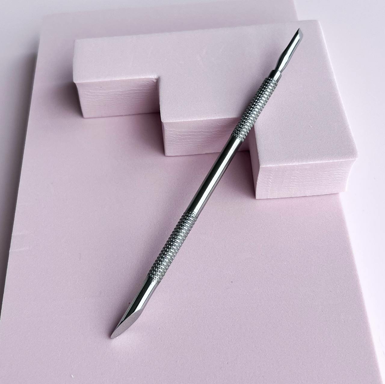 PiNK HOUSE Двусторонний пушер для ухода за кутикулой и ногтевой пластиной Series 0026/1 (лопатка + стилус)