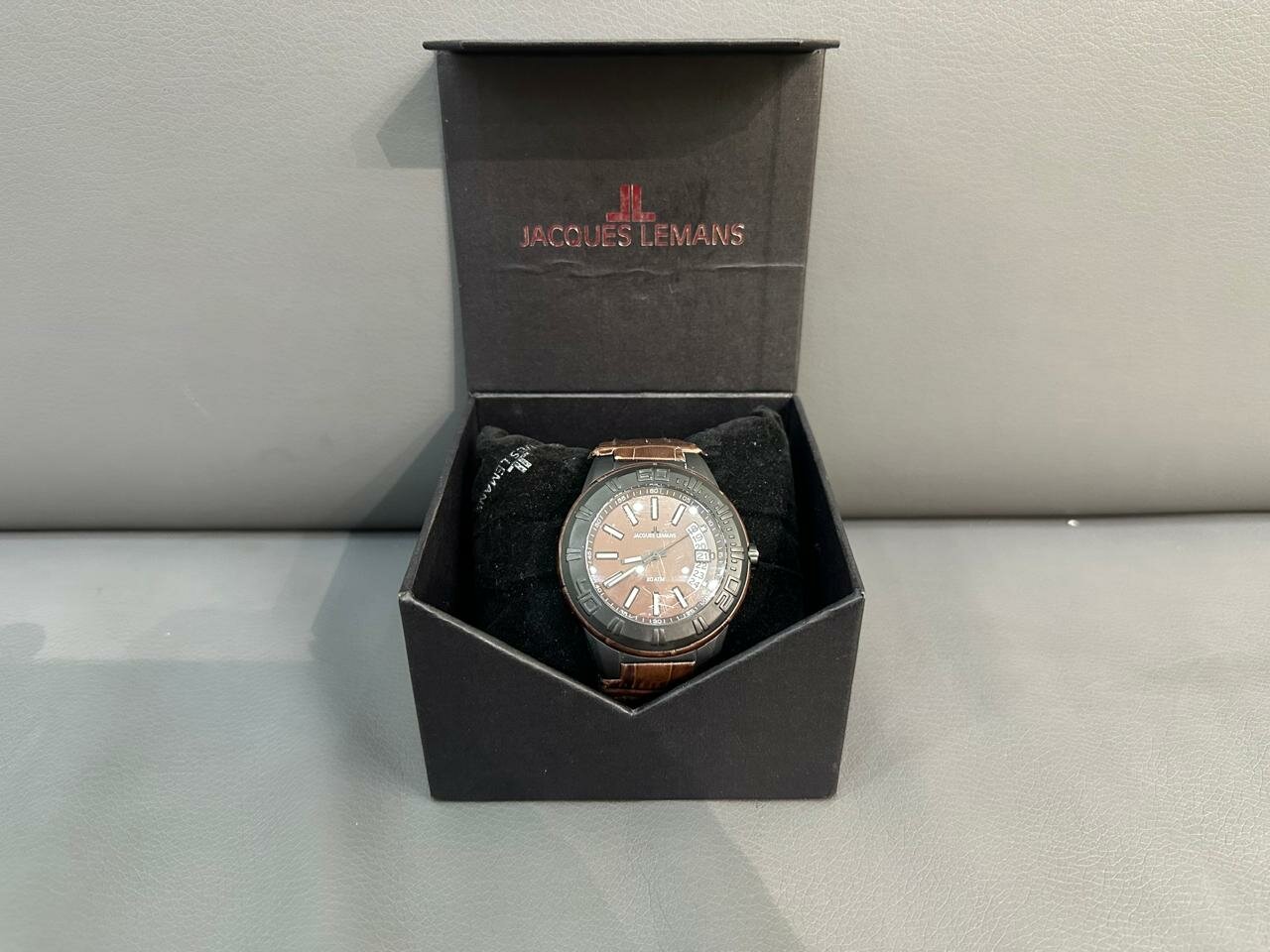Наручные часы Jacques Lemans 1-7770, винтажный стиль, кварцевые, кожаный ремешок