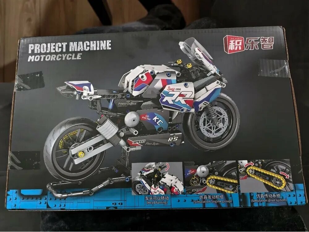 Конструктор1:8"Мотоцикл BMW M 1000 RR". Упаковка в виде цветной коробки.600 Детали упакованы по пакетам.