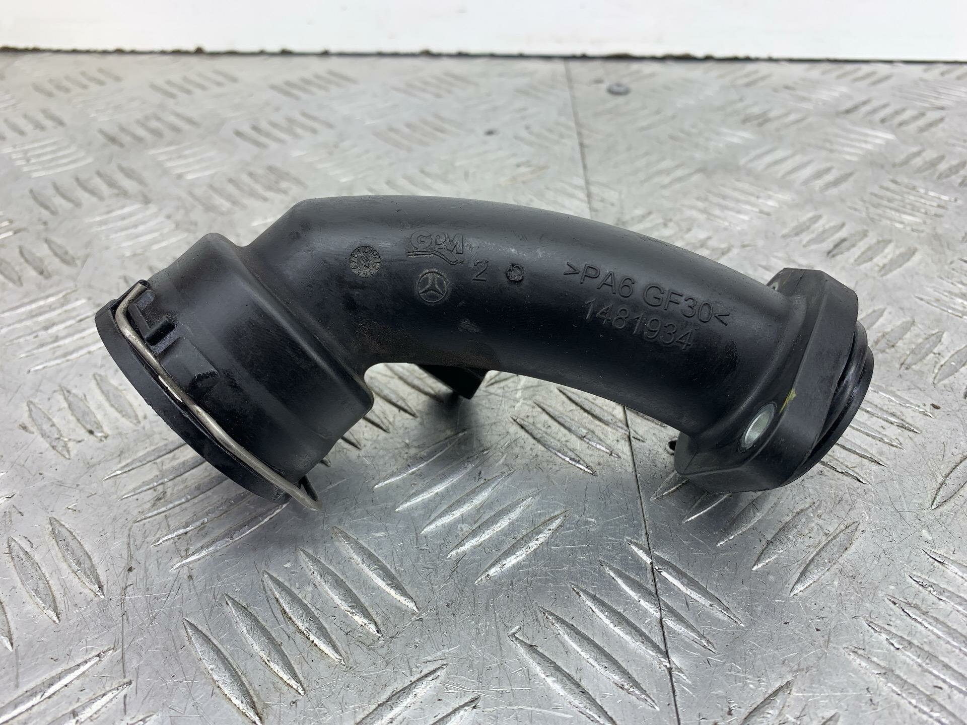 Фланец (тройник) системы охлаждения Mercedes-Benz Sprinter W906 (2006 - 2014) 1481934