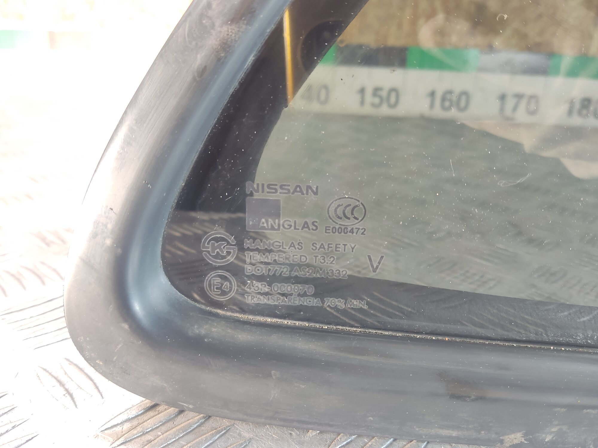 Стекло двери задней правой форточка NISSAN Almera Classic 8225095F0A