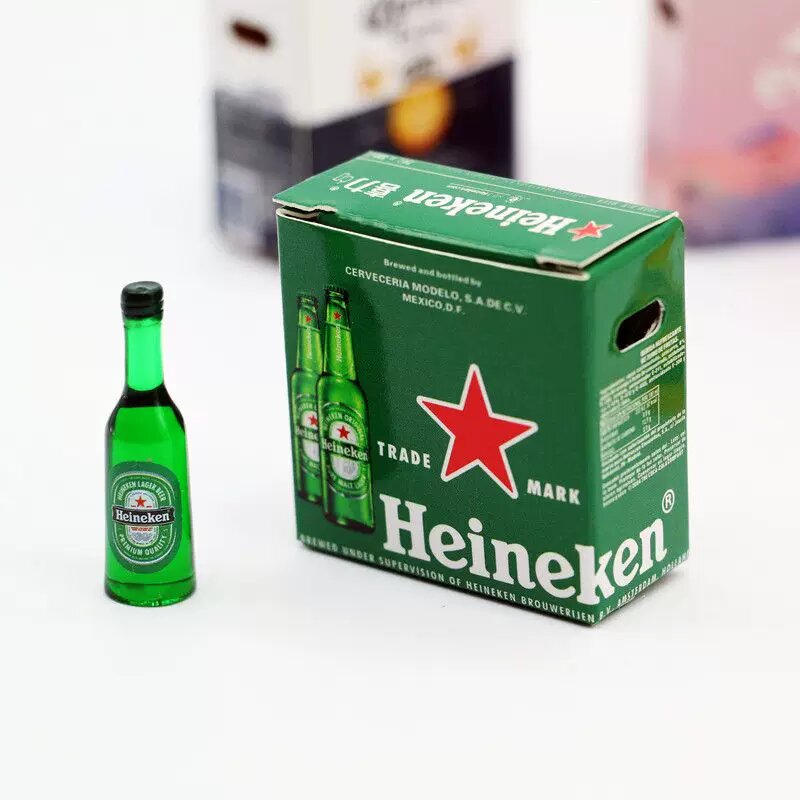 Миниатюрная упаковка напитков Heineken: набор из 8 мини-бутылок, компактные габариты 20x40x40 мм для декора и