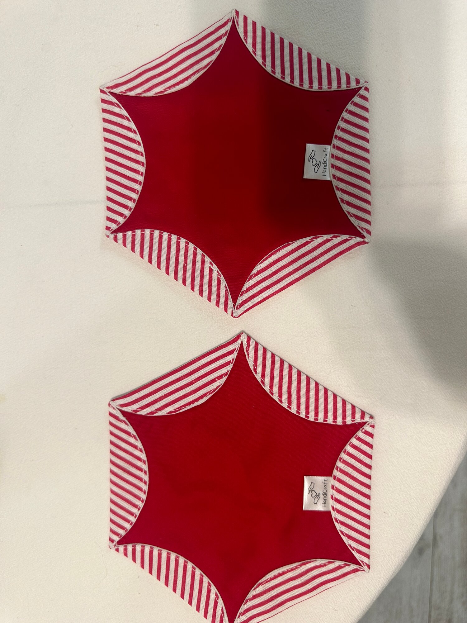 Сервировочные салфетки на стол, мини, плейсматы, красные с красной полоской, в форме звездочки, d 15 см, 2 шт.