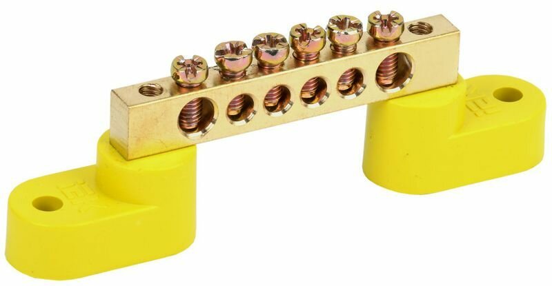 Шина PE «земля» ШНИ-6х9-6-У2-Ж на двух угловых изоляторах IEK YNN10-69-6C2-K05