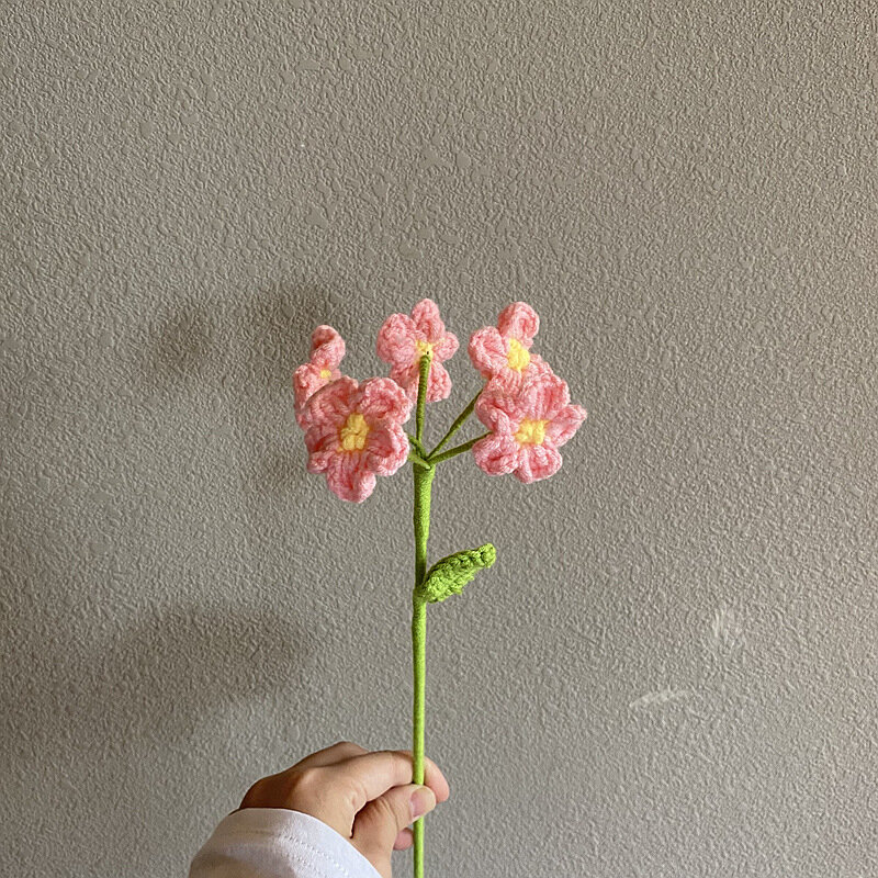 Горячая распродажаГотовое изделие из искусственного цветка незабудки, связанного вручную, набор для вязания крючком, подарок на День святого Валентина для девушки.