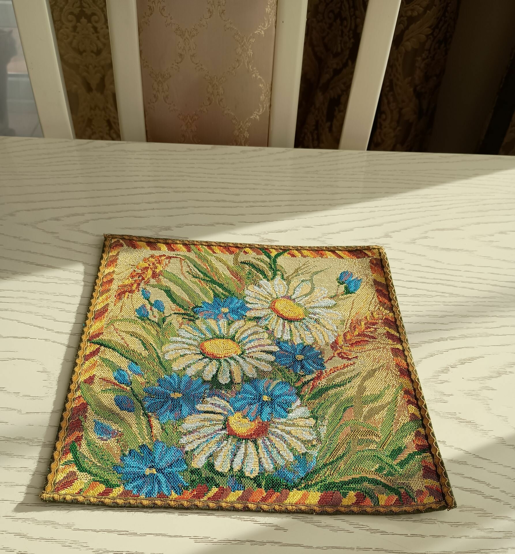 Салфетка гобеленовая "Ромашки васильки" 25х25 (оверлок)