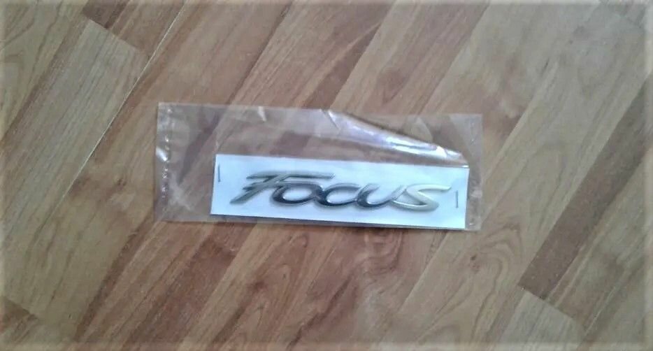 Эмблема буквенная надпись хромированная FOCUS на крышку багажника на Форд Фокус 3 (2011-2014 г. в.)