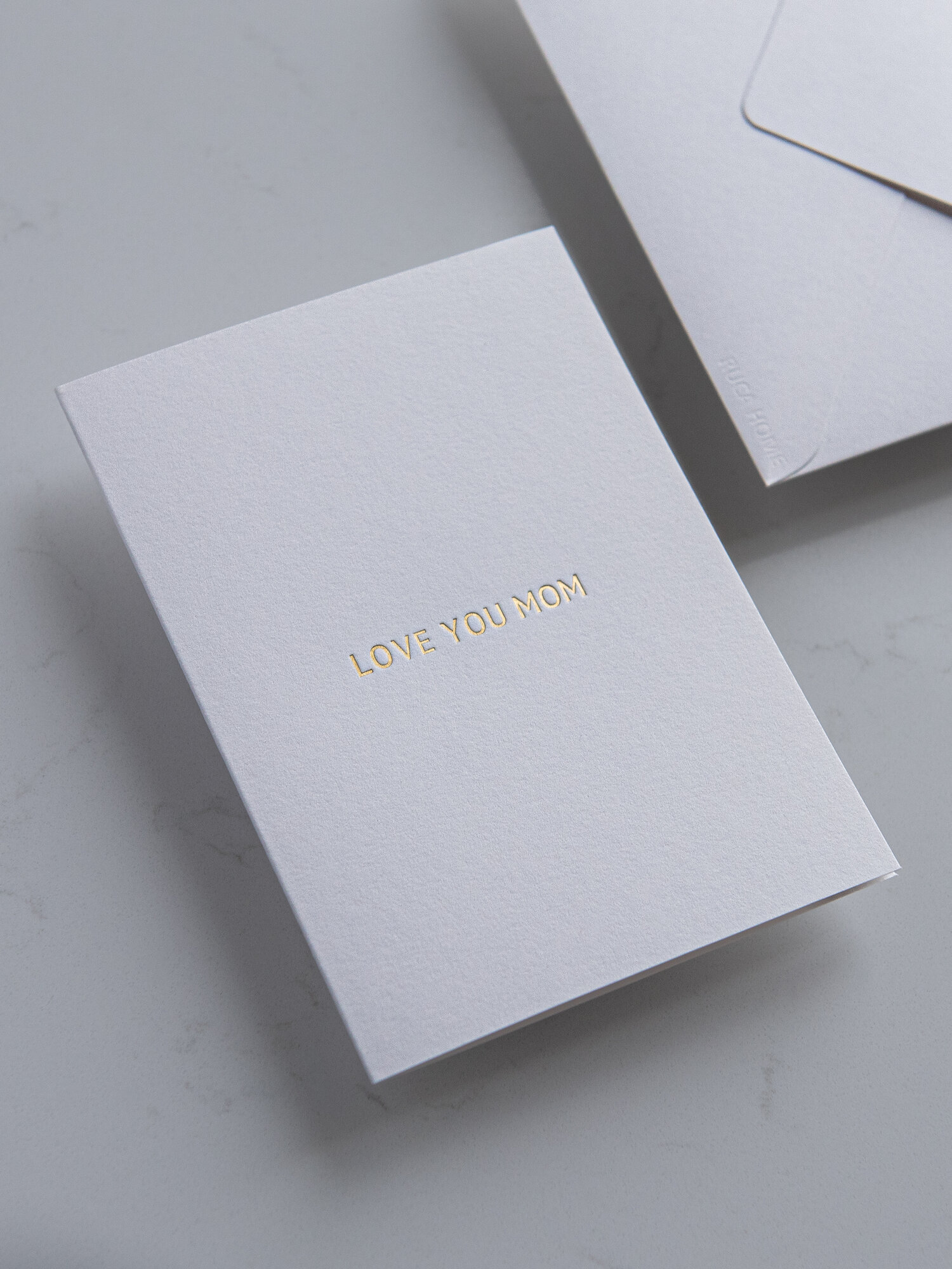 Открытка для мамы LOVE YOU MOM с тиснением и конвертом тимоли | TIMOLI