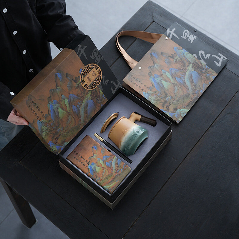 Бизнес-подарки для юбилеев компаний, ежегодных собраний и корпоративных мероприятий; элитные практичные сувениры для руководителей и клиентов.