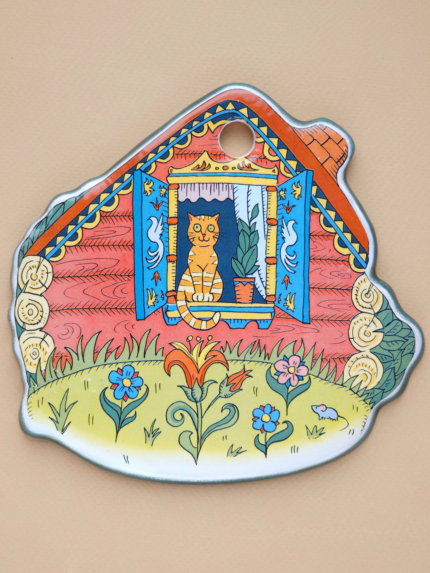Сырная доска "Домик (кот на окне)". Панно, изразец, настенный декор, плакетка, украшение настенное интерьерное. Ярославская майолика. Керамика ручной работы. Сделано в России.