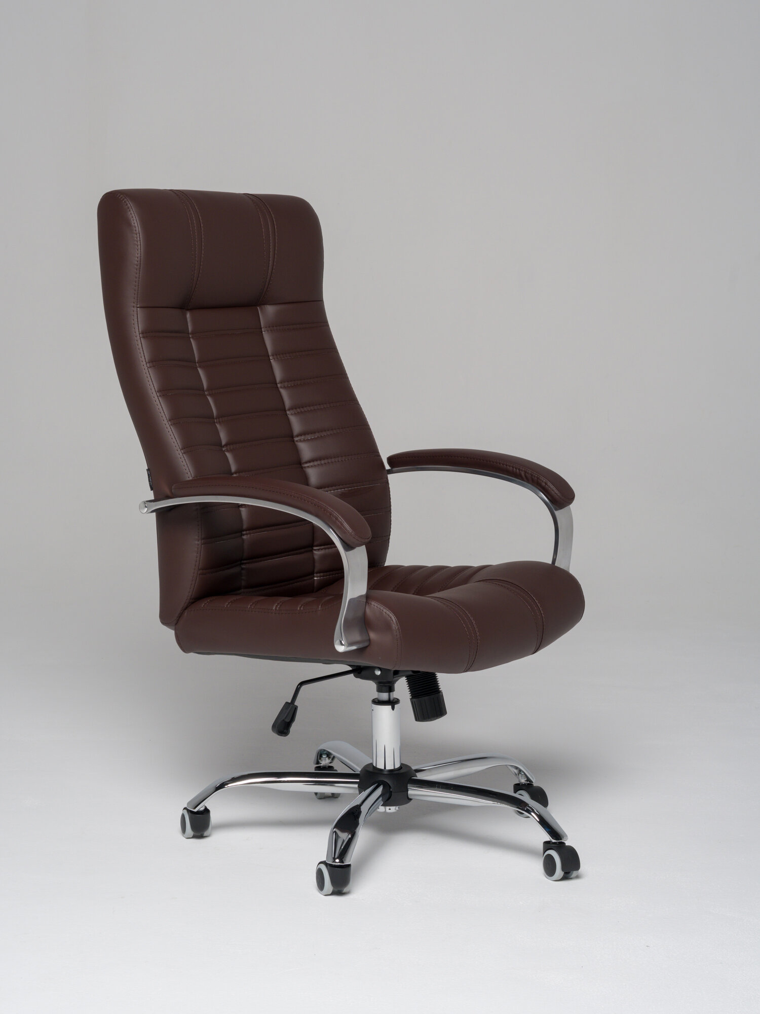 Кресло офисное Атлант-2 коричневое, экокожа, хромированное с колесиками