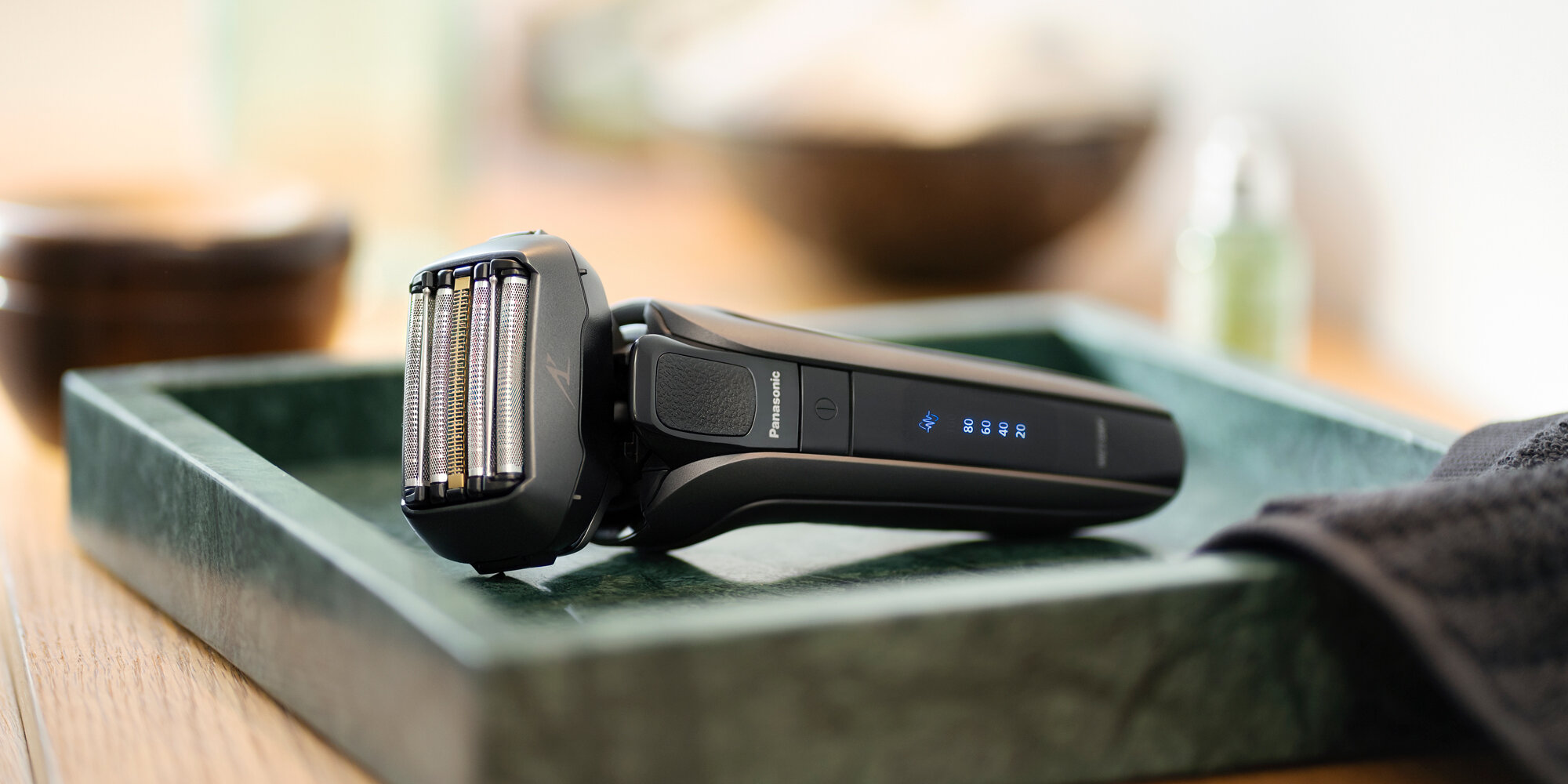 Электробритва Panasonic ES-LV6U, сеточная, плавающие головки, влагозащита, USB питание