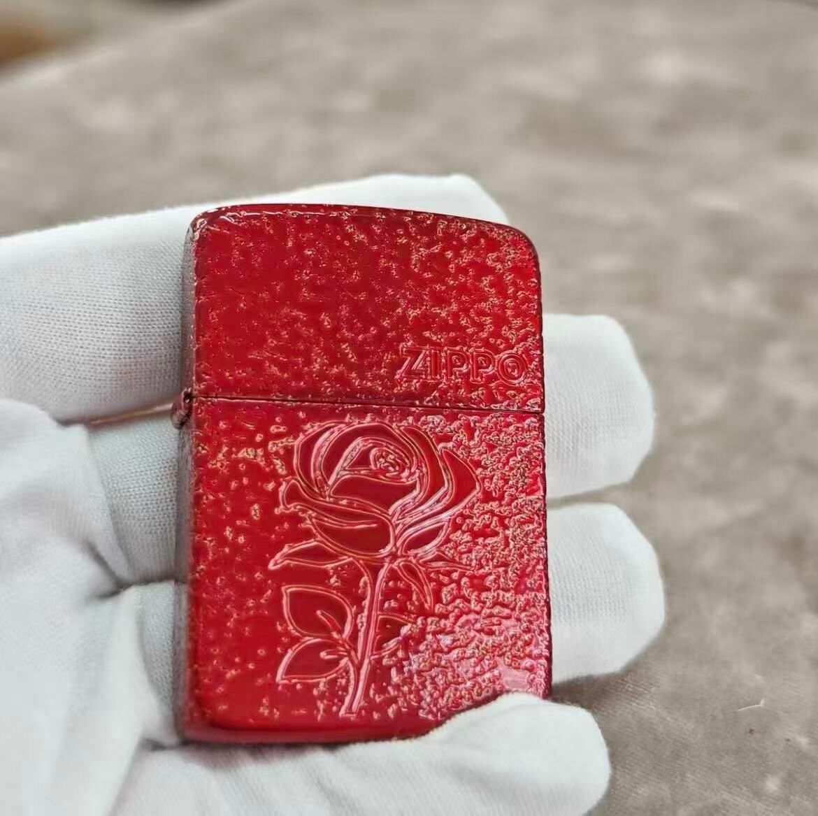 Zippo, в стиле 1914 Красная роза, чистый латунь, пустая(без заправки)