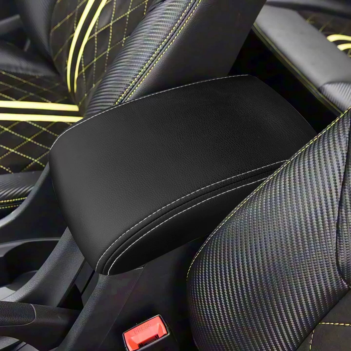 Накладка на центральный подлокотник для D-MAX 2015-2018 - черно-бежевая полоса - без логотипа