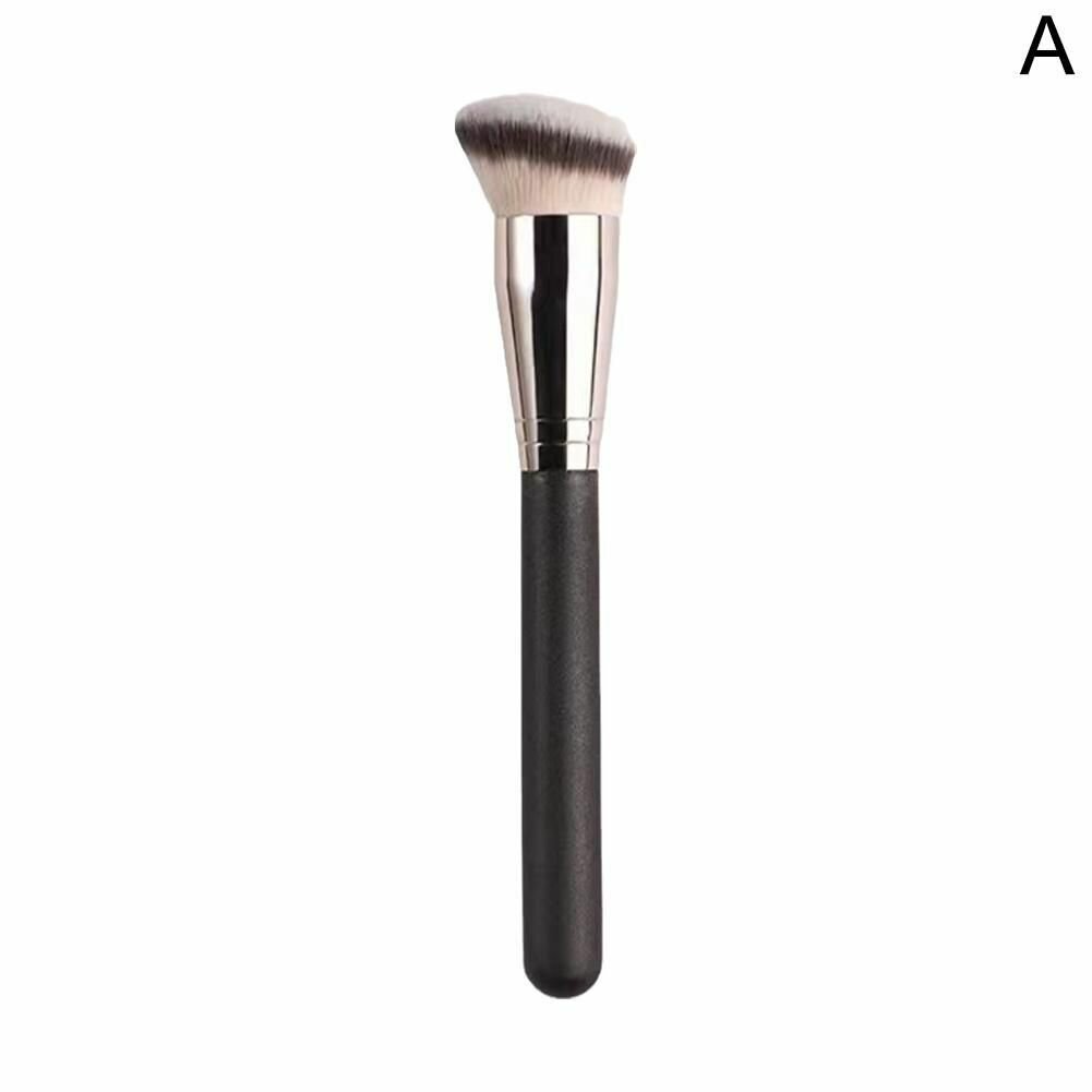 Кисточка с наклоном для нанесения румян