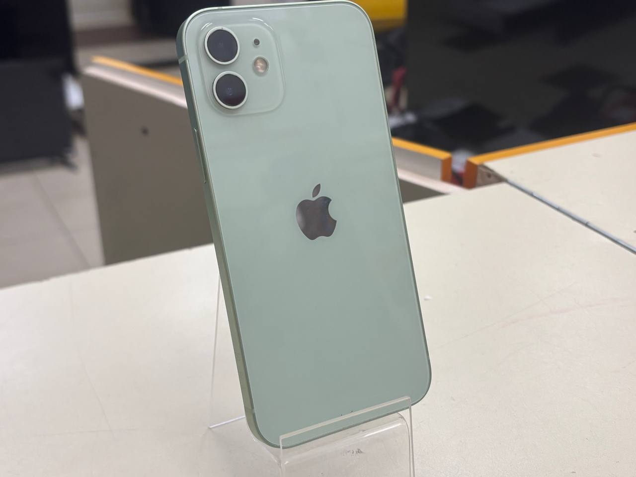 Смартфон Apple iPhone 12 64 GB, Dual: nano SIM + eSIM, Green (зеленый), б/у, уценка