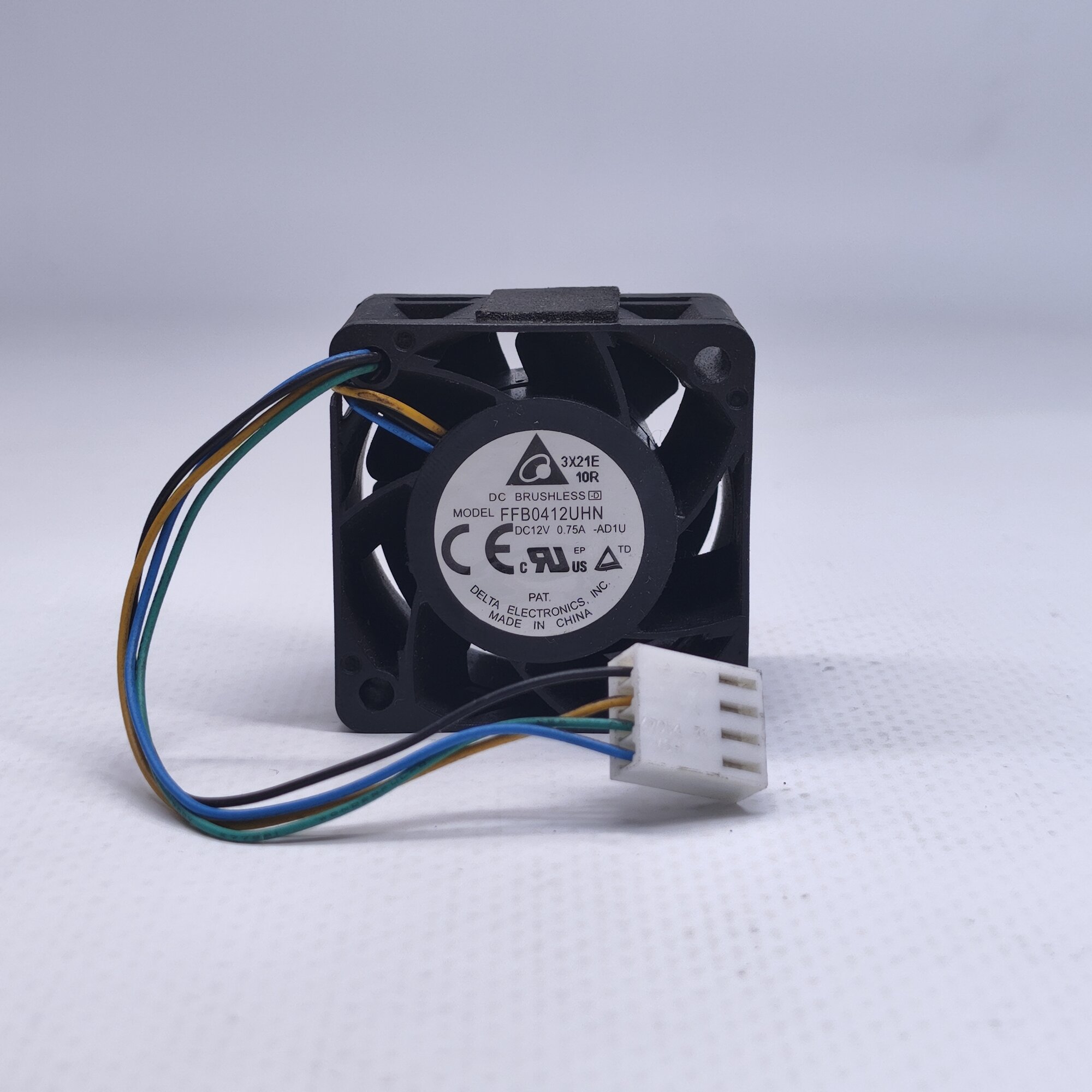 Delta Electronics FFB0412UHN / Вентилятор серверный 3X21E10R