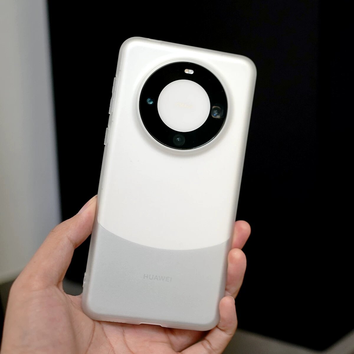 Ультратонкий матовый силиконовый чехол для Huawei Mate60 Pro — прозрачно-белый с большими отверстиями