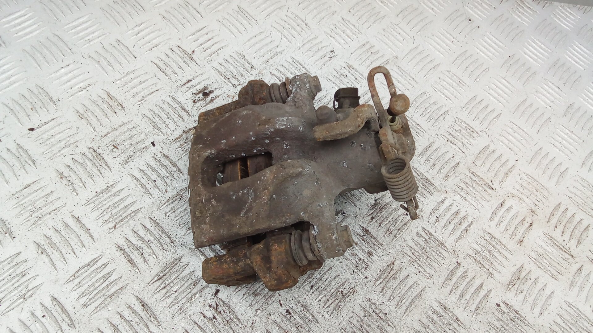 Суппорт тормозной задний левый TOYOTA AURIS E180, Номер 4785002280