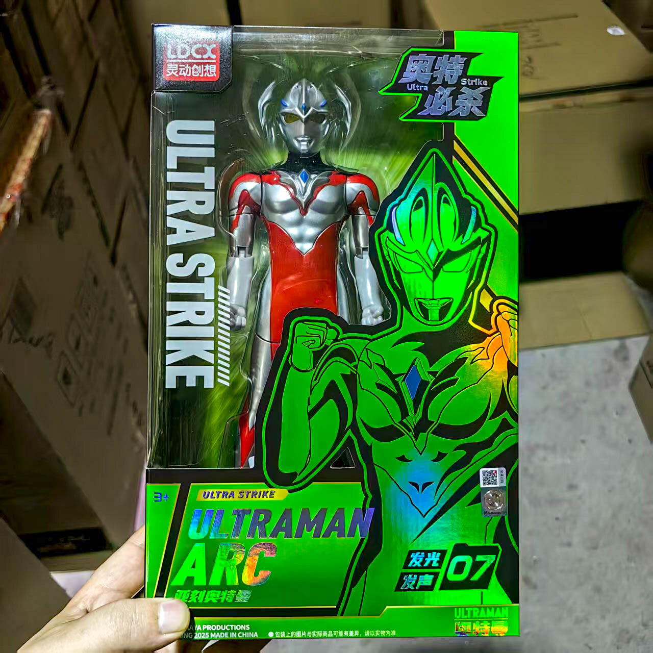 Официальная игрушка для мальчиков Ultraman Ultimate Power Leg Squeezing с подсветкой, звуком и трансформацией Tiga Zero X